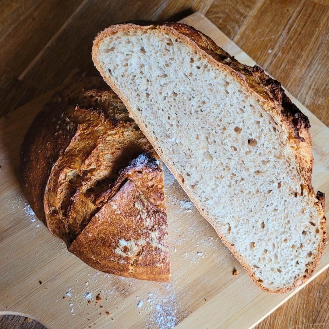 Knuspriges Dinkel Quark Brot mit Sauerteig - ohne Hefe - KRÜMELIG